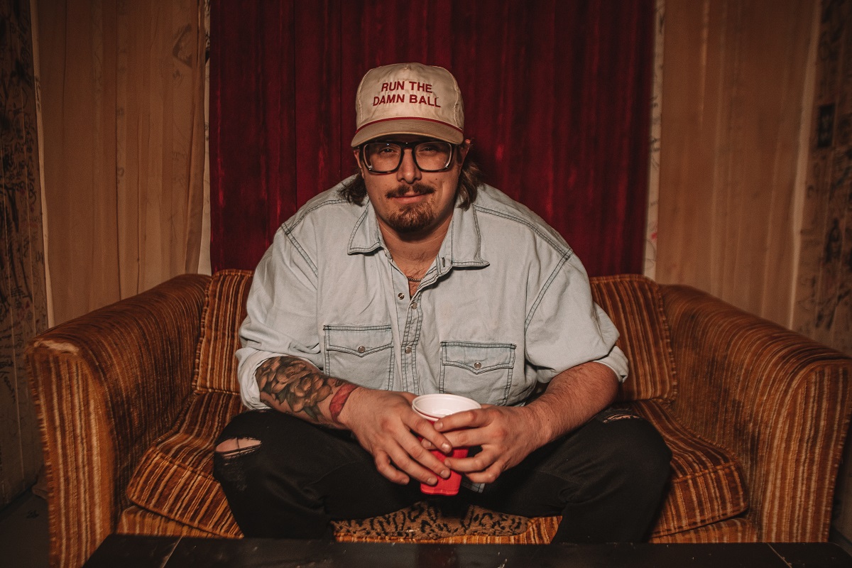 How To Spot A Redneck: Hardy “Bare-Handed” A Black Rat Snake On A Golf ...