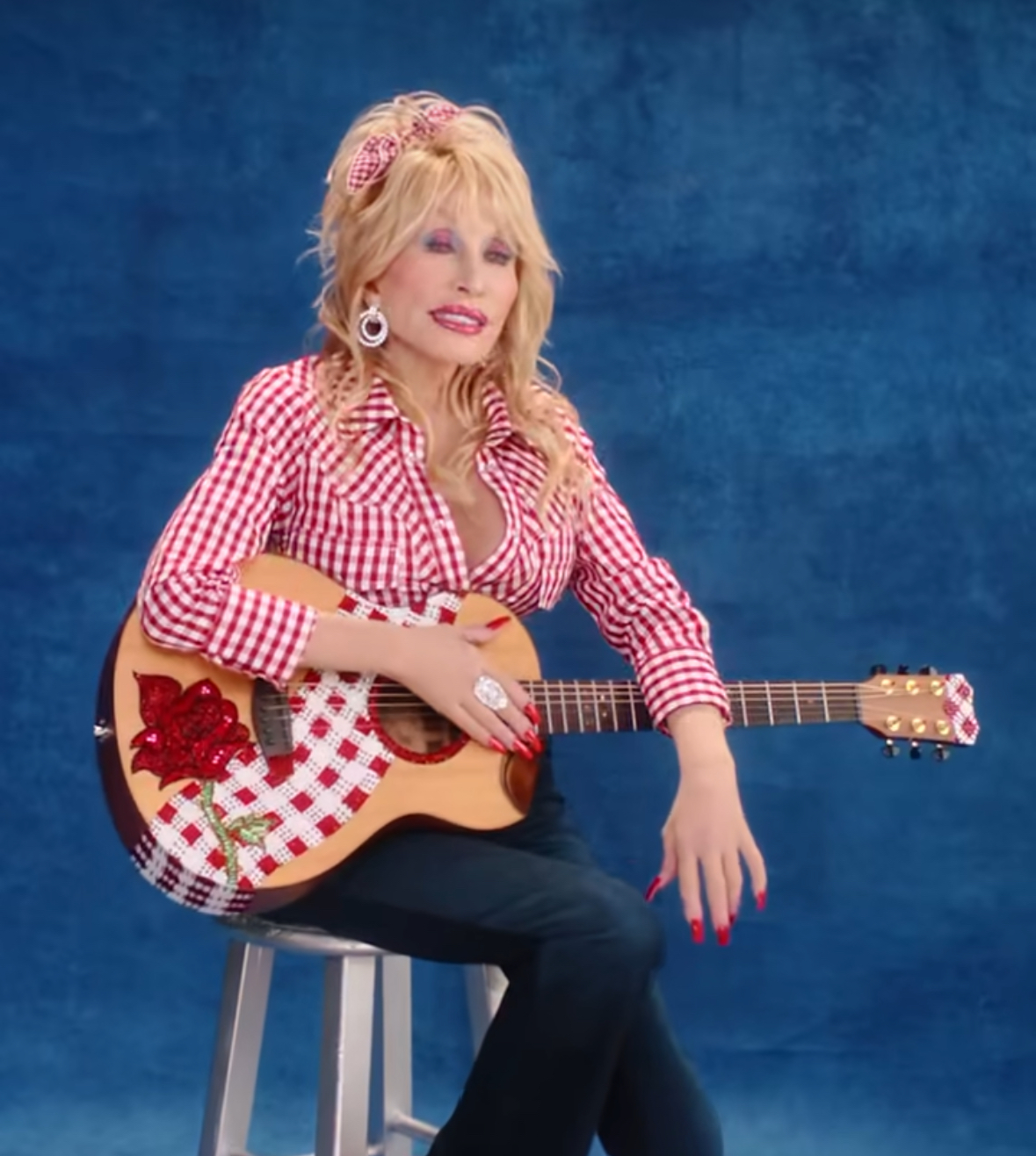 Dolly Parton Is Now Hawking Her Own Jeans: “Joleans” – Hillbilly Live!
