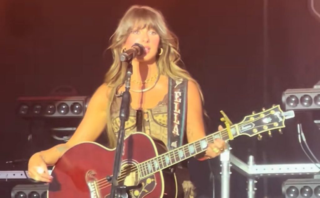 Ella Langley Has Been Teasing Her New Single "Choosing Texas" And She ...