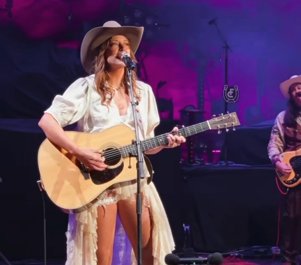 Kaitlin Butts Covered “The Middle” at Red Rocks Amphitheater Flawlessly ...